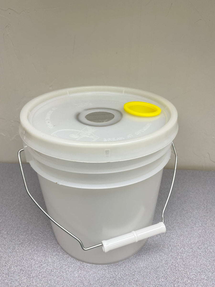 1 Gallon Bucket Feeder – Let It Bee Inc